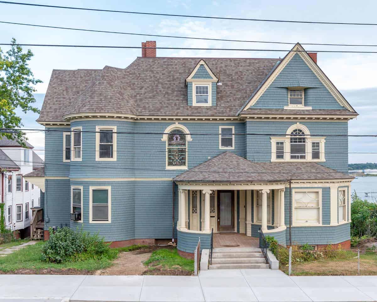 Bill Gates Lists Daughter Jennifer's Manhattan Condo for Below-Purch